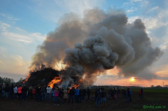 Smog en stookalert door paasvuren in Duitsland | InfoLeek