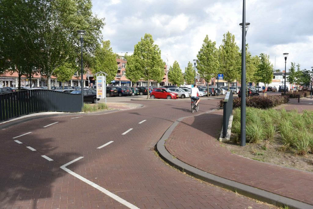 15-jarig meisje aangereden bij wegversmalling Samuel Leviestraat ... 15-jarig meisje aangereden bij wegversmalling Samuel Leviestraat ...