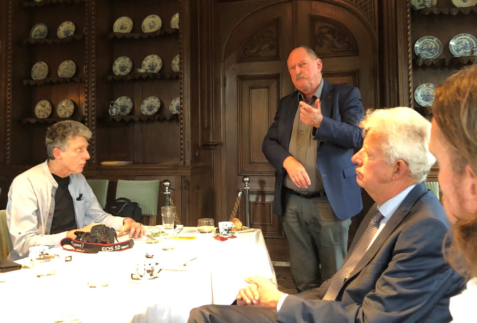 Burgemeester Ard van der Tuuk droeg de uitreiking van de Leekster Tak ...