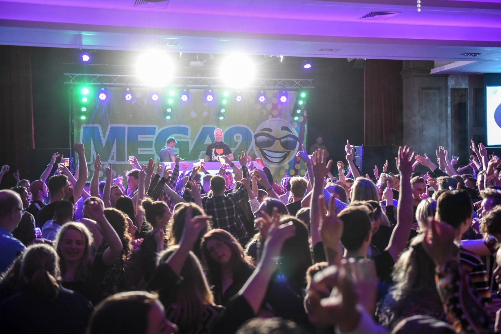 Gezellige Mega90's in de Postwagen in Tolbert (Foto's) | InfoLeek
