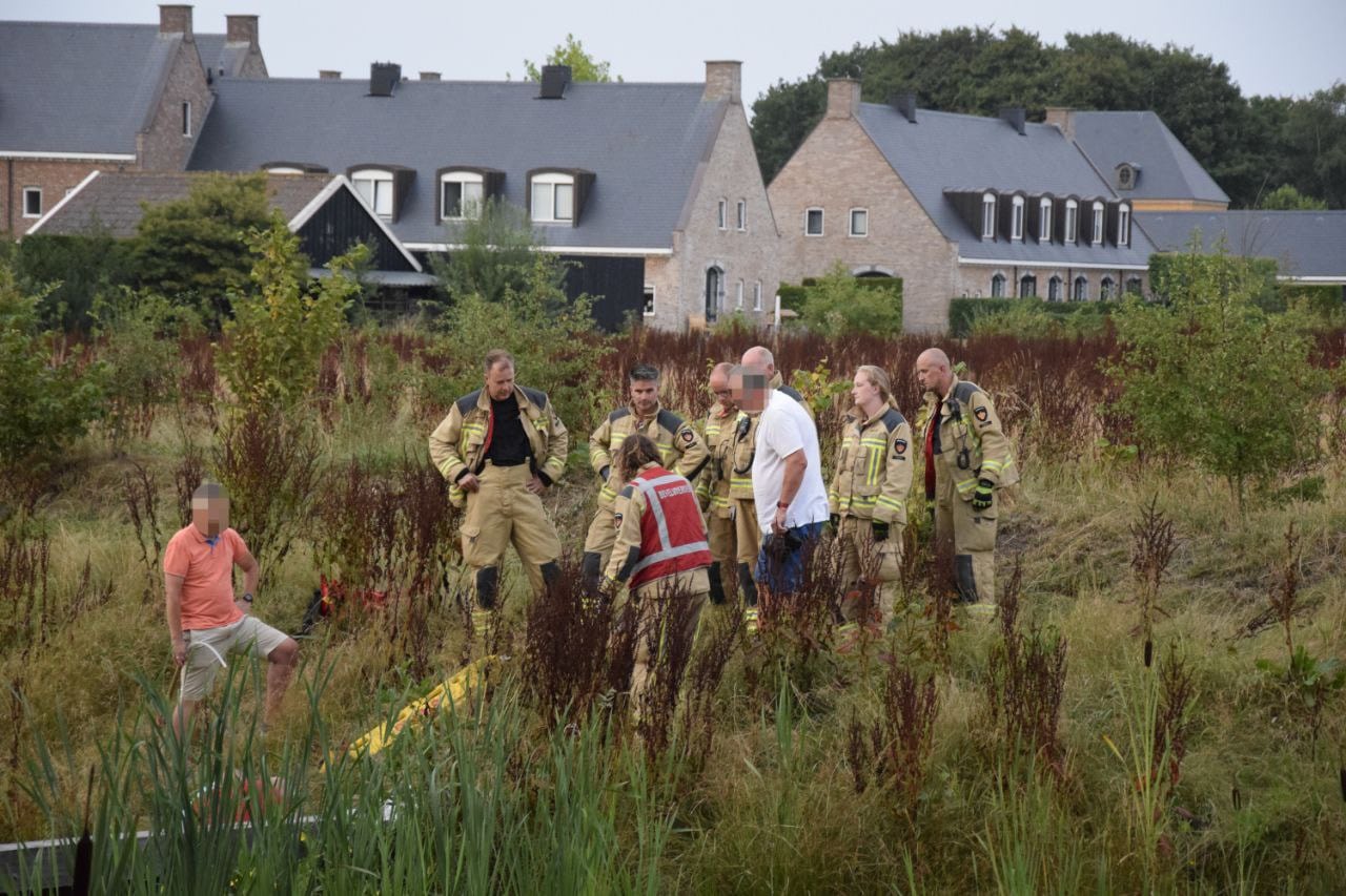Vrouw komt ongelukkig ten val bij dijk langs de Houtsingel in Leek ...