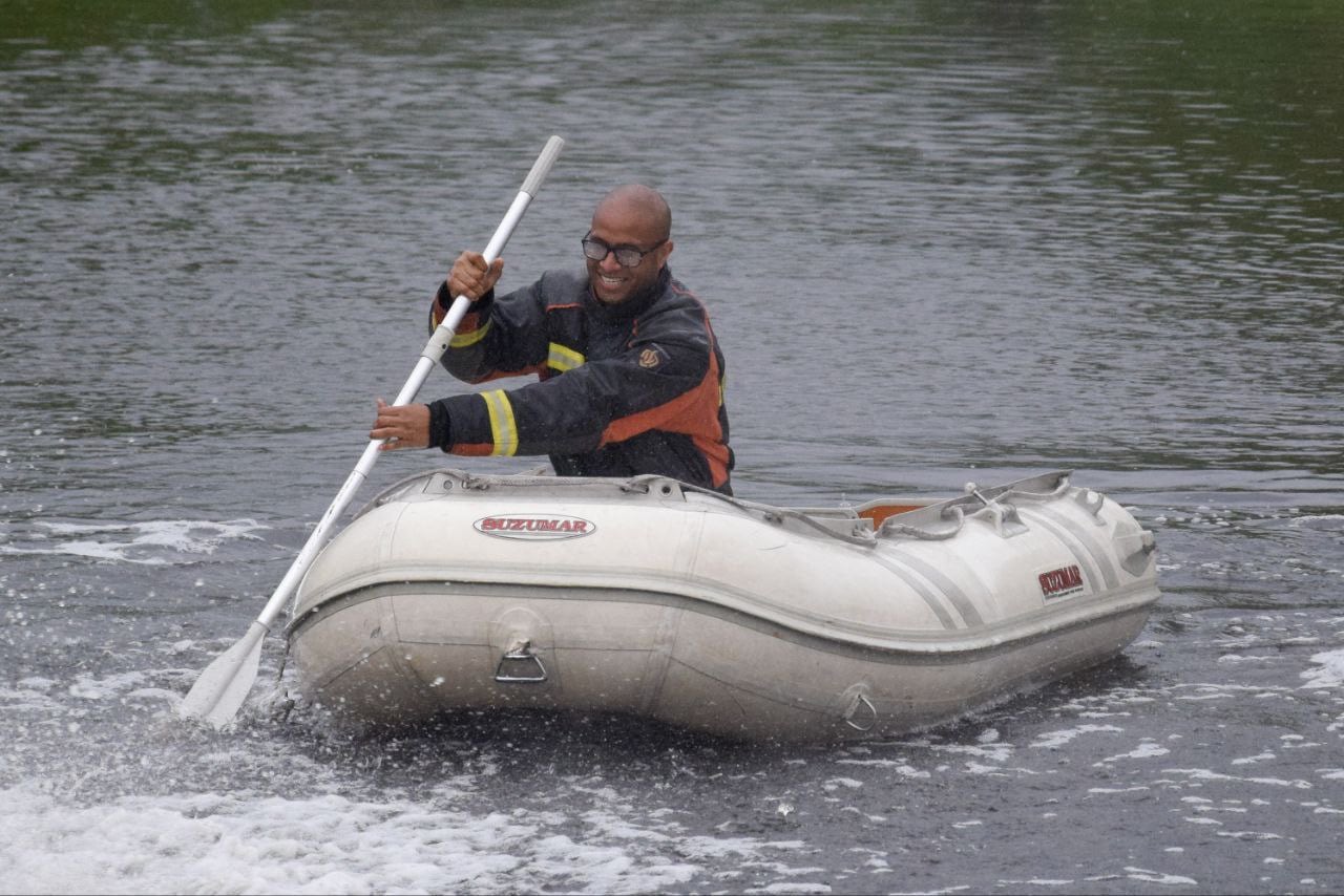 Brandweer Hoogezand draagt collega op ludieke wijze over aan brandweer ...