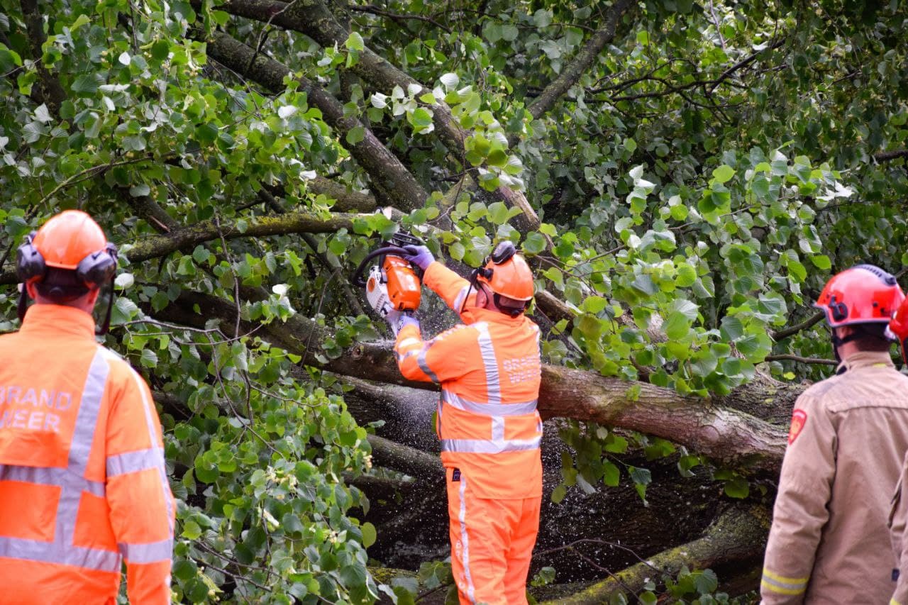 Storm Poly en de gevolgen in de omgeving; code oranje beëindigd ...