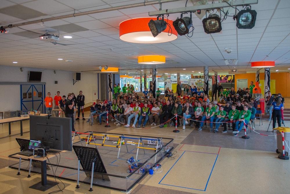 FIRST Tech Challenge robotwedstrijd in Leek gewonnen door team uit ...