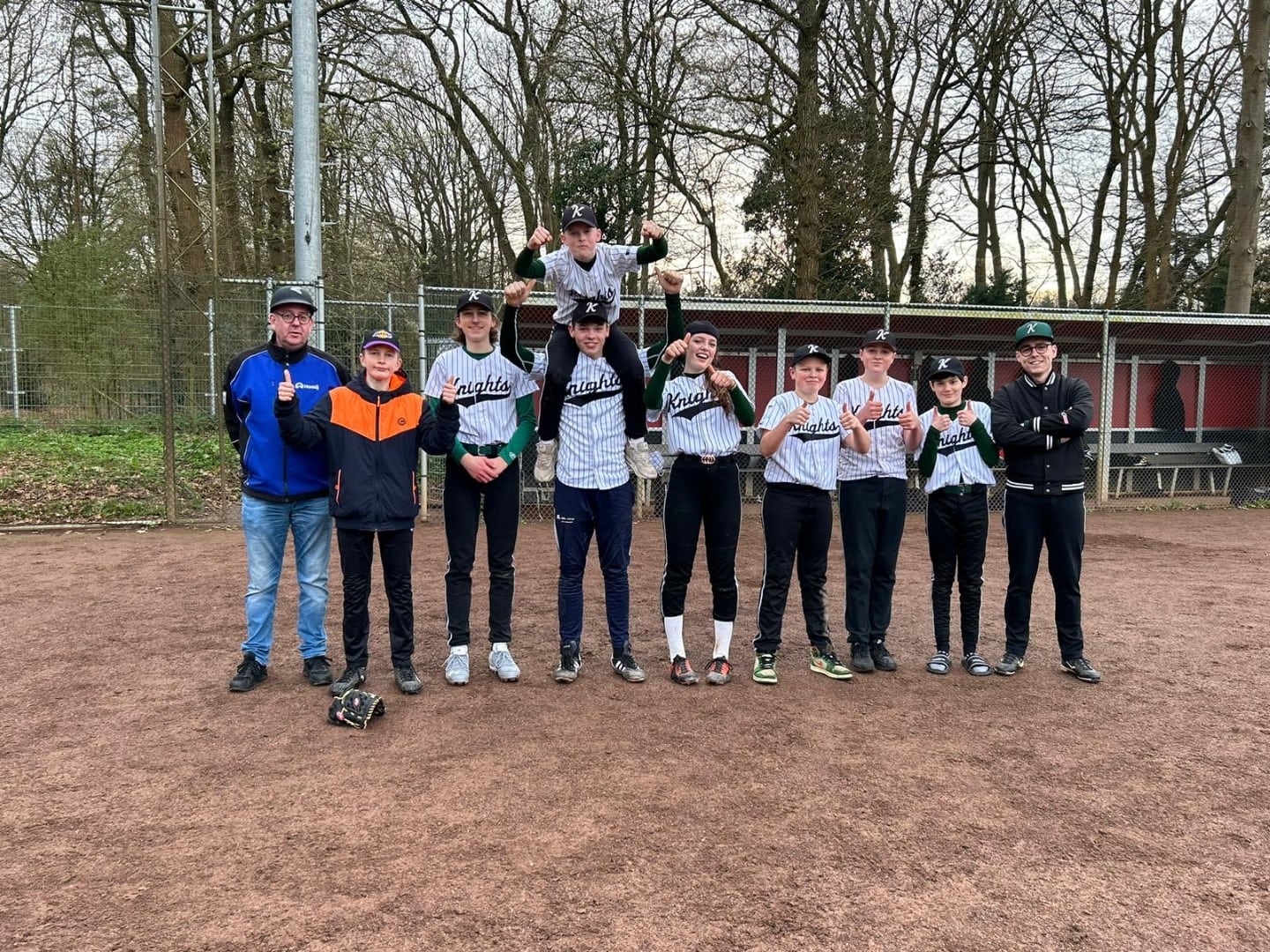 Base- en Softbalclub Knights Leek naar Soest voor honkbal oefentoernooi ...