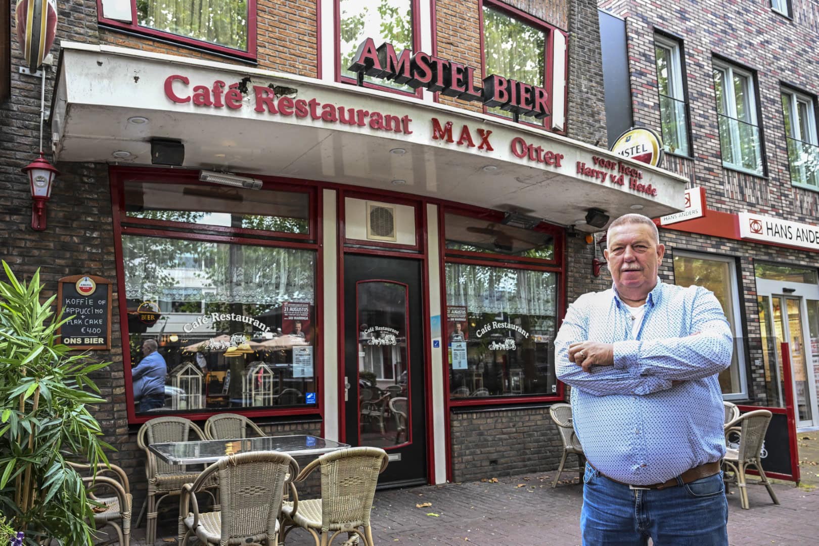 Max Otter sluit definitief de deuren van zijn café aan De Dam in Leek ...