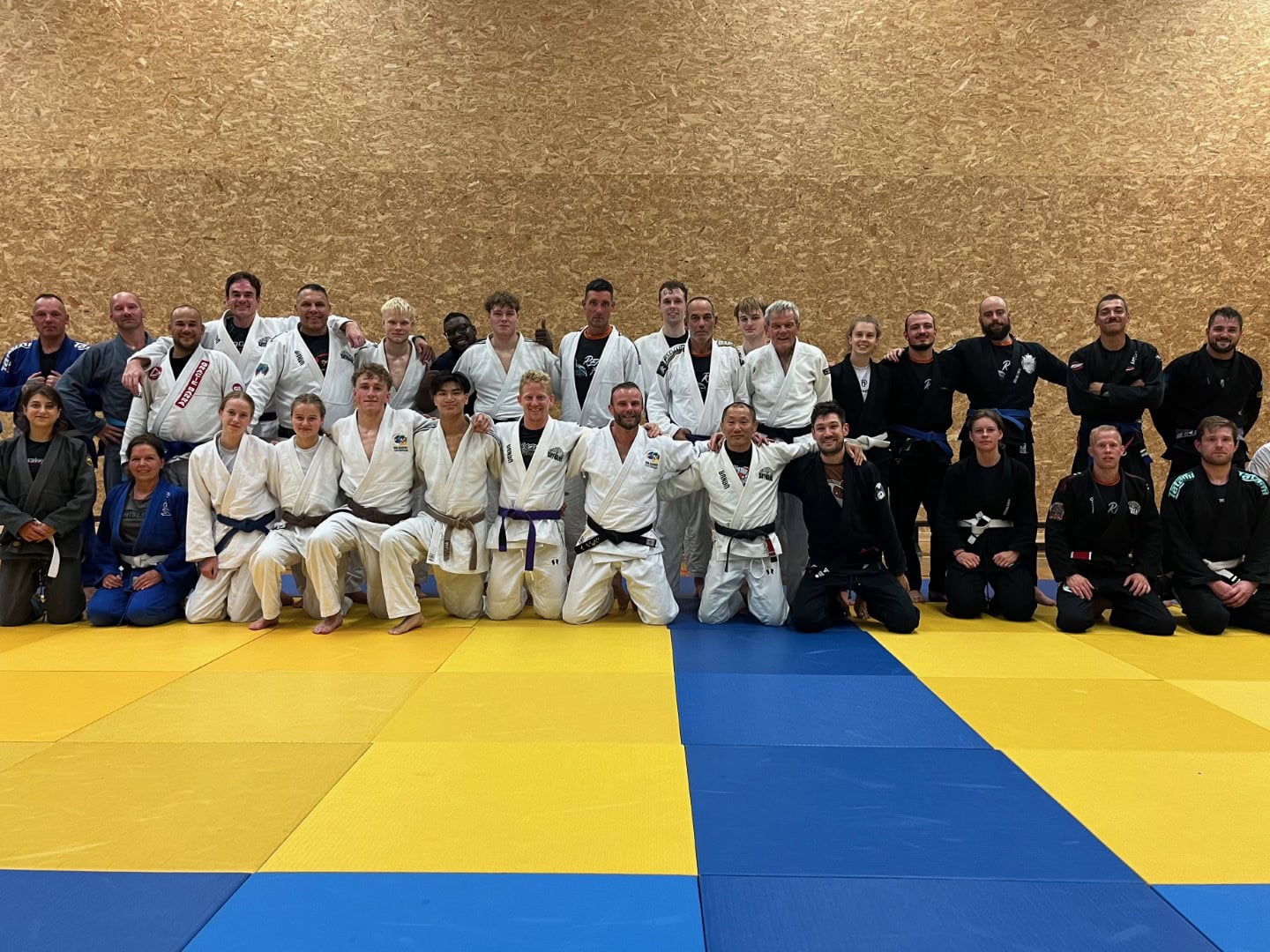 Dojo van Judo Academy NN en BJJ Academy NN feestelijk geopend met ...