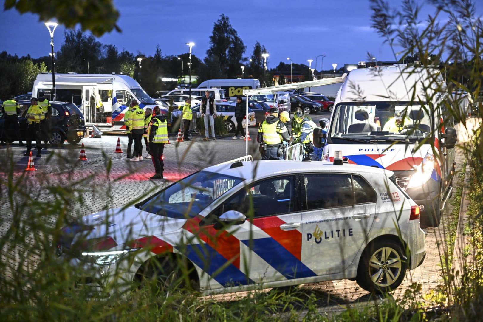 Grootschalige verkeerscontrole op P+R nabij A7 Leek: "Samenwerking tussen Politie, Douane en ...