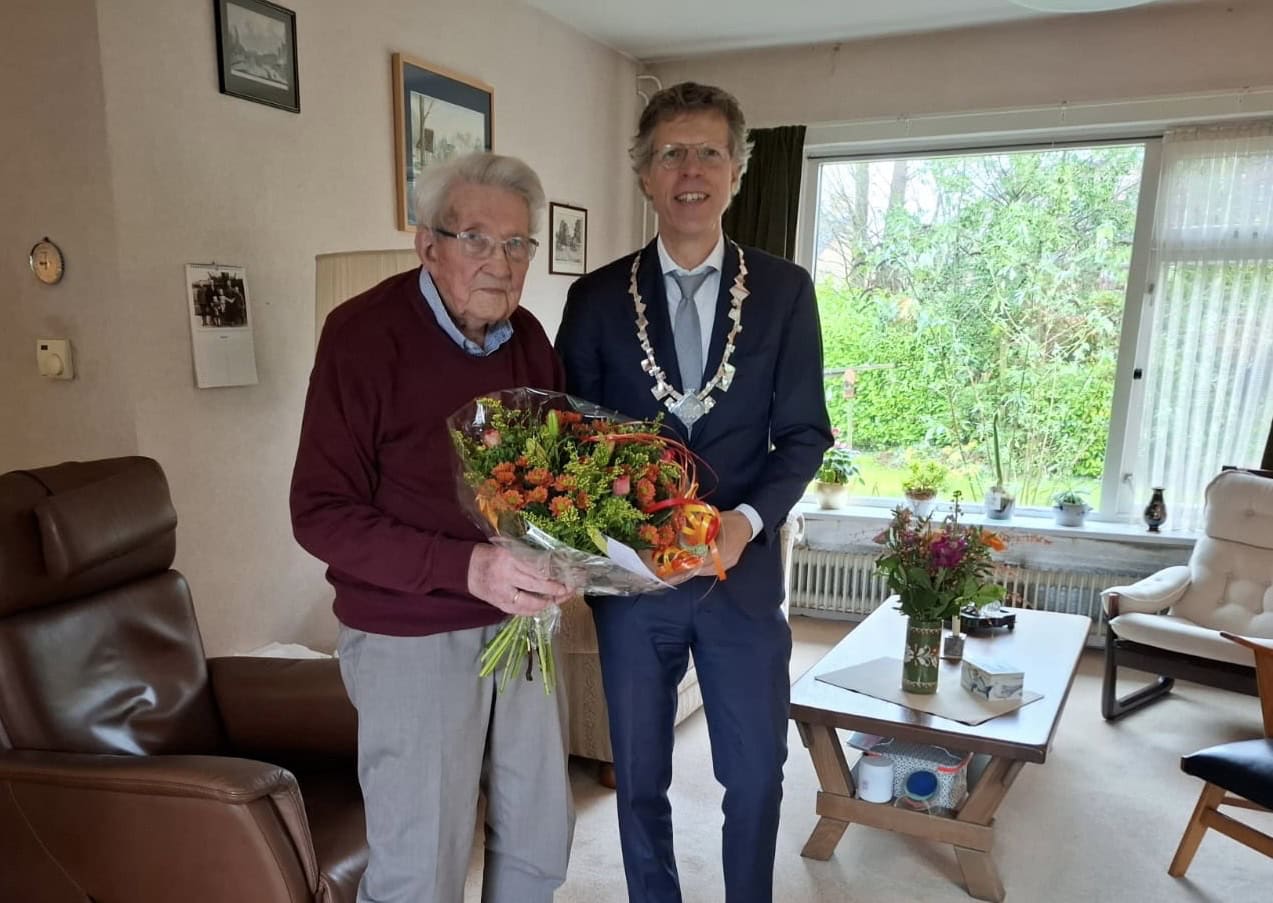 Jan Boerema, oudste inwoner van Westerkwartier, mag 106-kaarsjes ...
