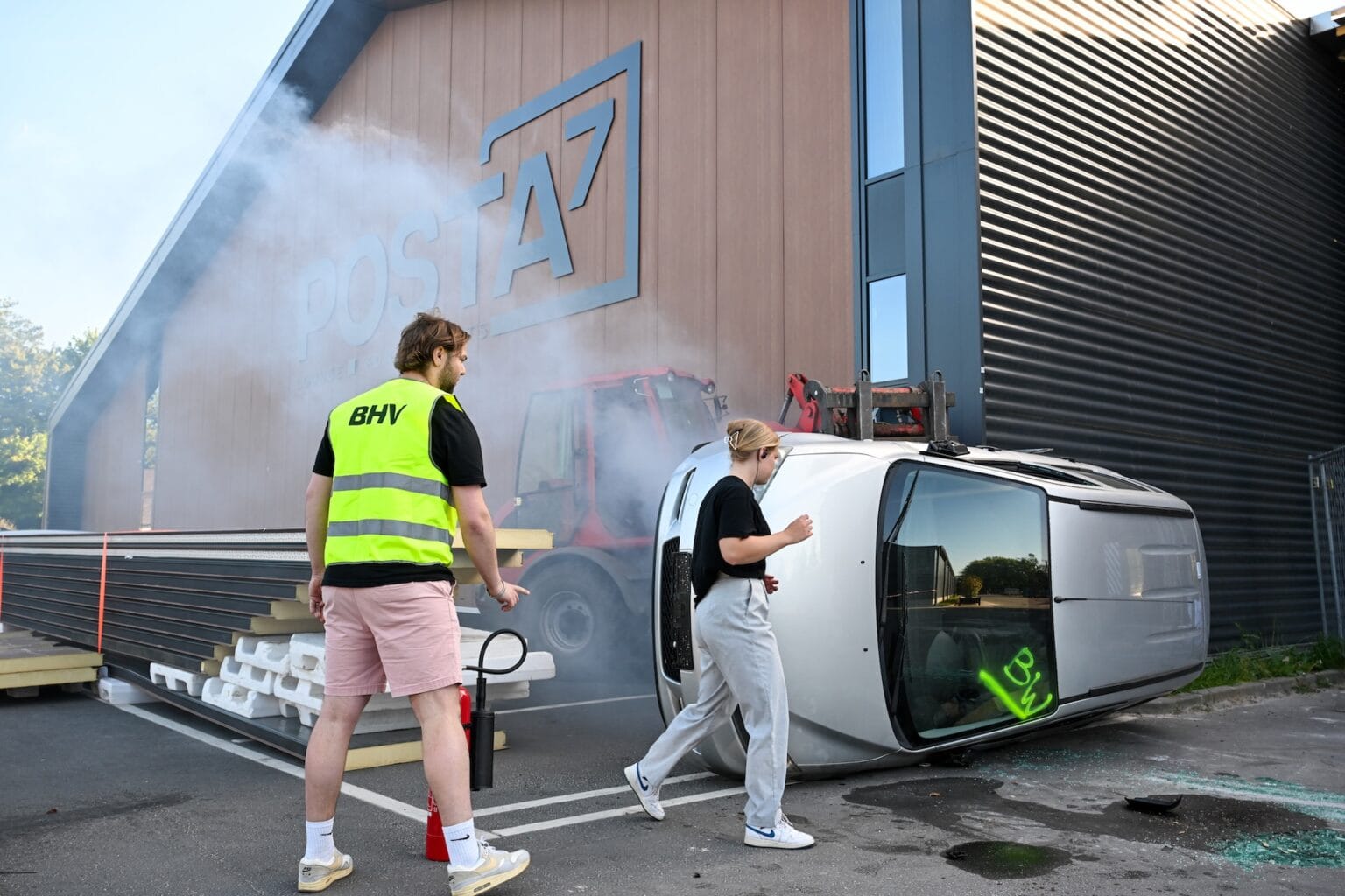 Grote oefening bij Posta7 in Tolbert met brandweer Leek, Marum, Haulerwijk en Roden; realistisch ...