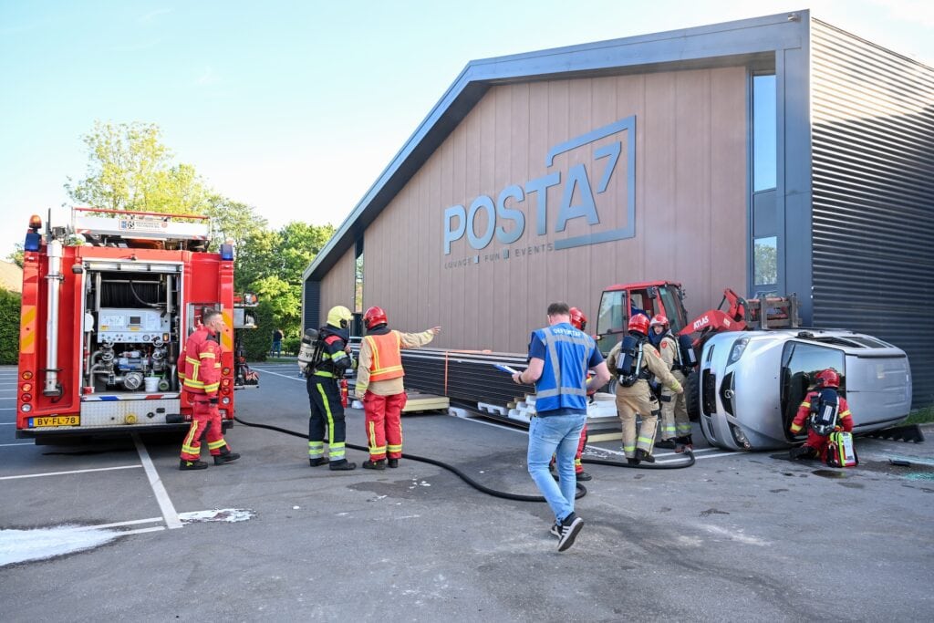 Grote oefening bij Posta7 in Tolbert met brandweer Leek, Marum, Haulerwijk en Roden; realistisch ...