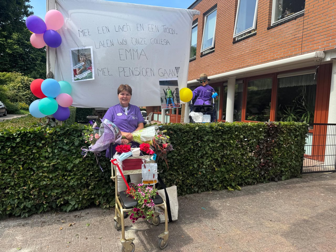 Zorgmedewerker Emma beëindigt carrière na 45 jaar en neemt afscheid van ...