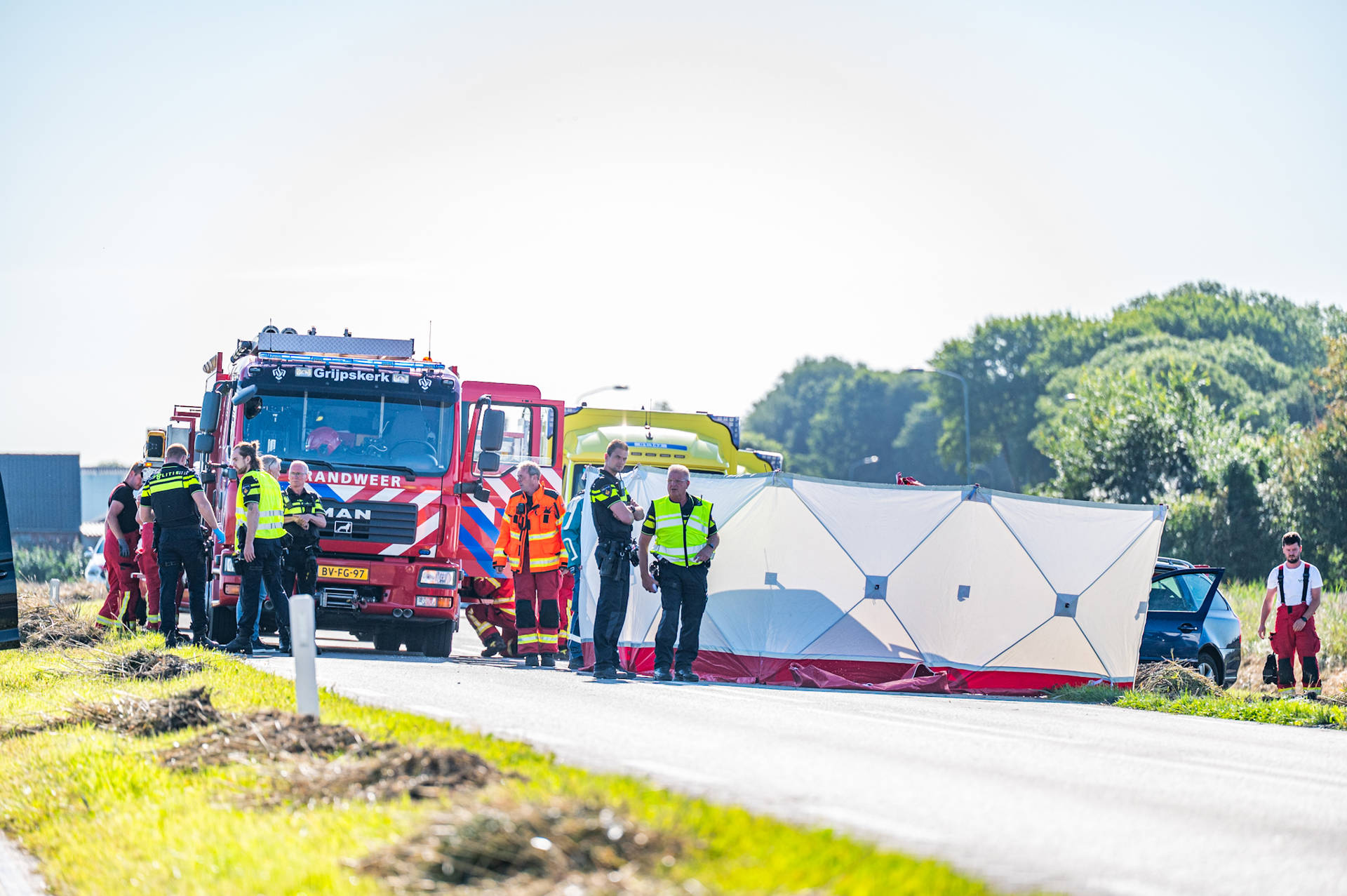 Drie personen overleden bij frontale botsing op N355 bij Grijpskerk ...
