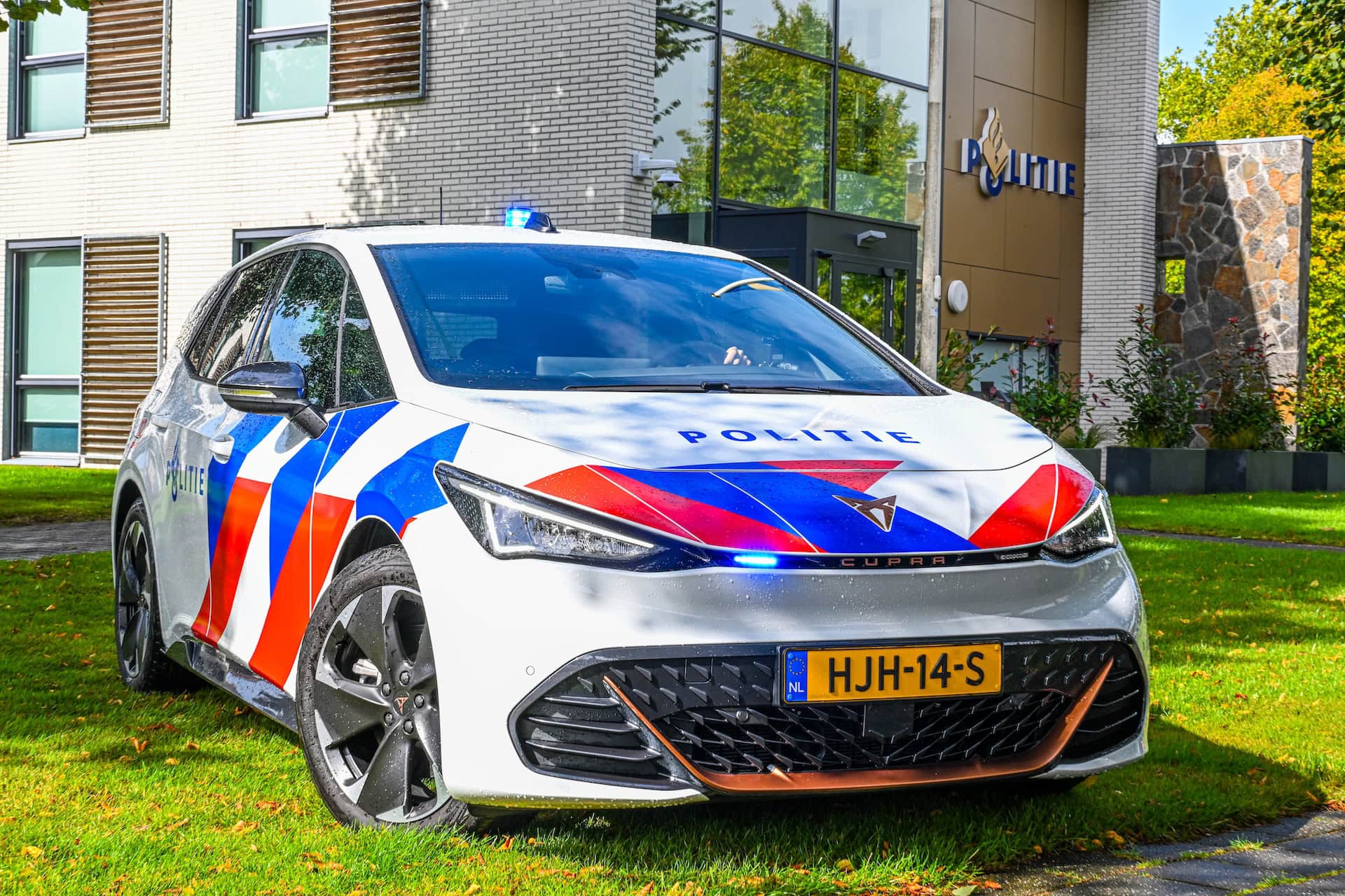 Politie Westerkwartier test nieuwe Cupra Born als elektrische ...