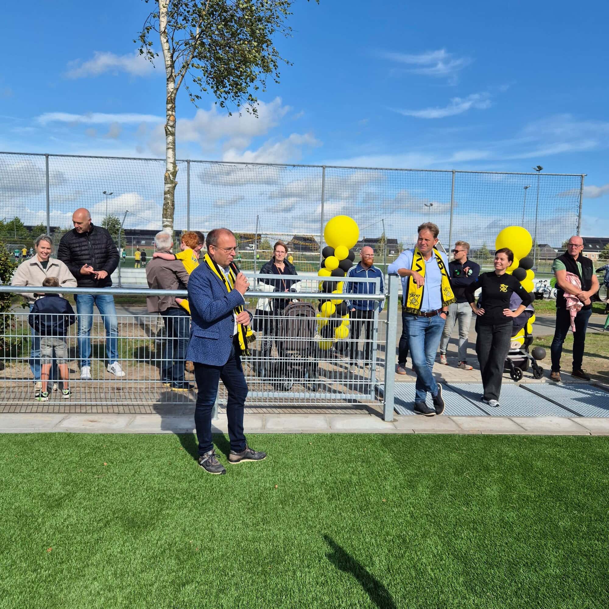 VEV’67 opent nieuw kunstgrasveld met feestelijk programma - Oozo.nl