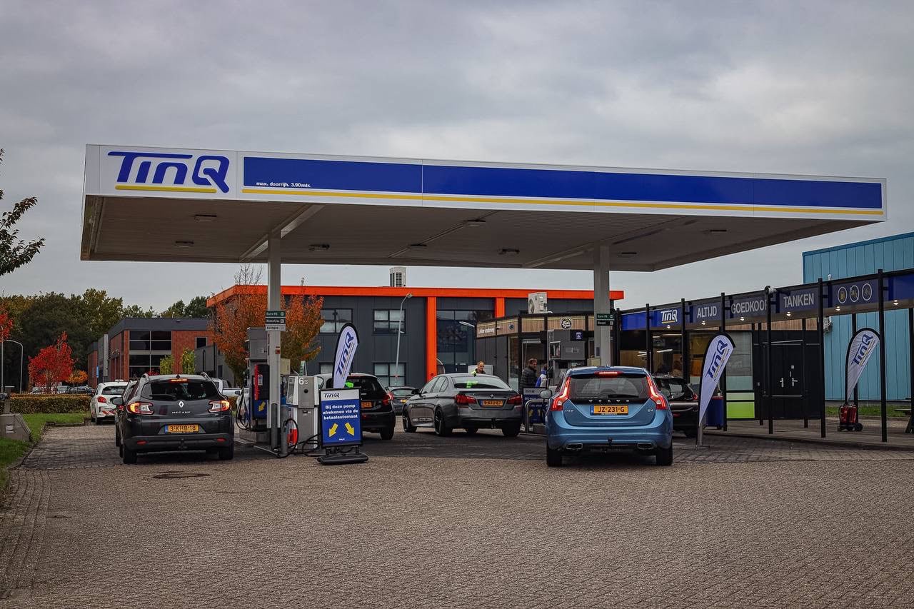 Feestelijke opening TinQ tankstation in Leek met korting op alle ...