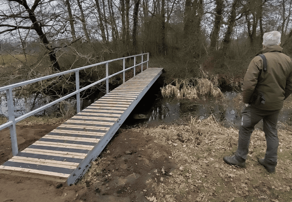 Wandelroute rond het Bolmeer in Zevenhuizen weer open na vervanging ...