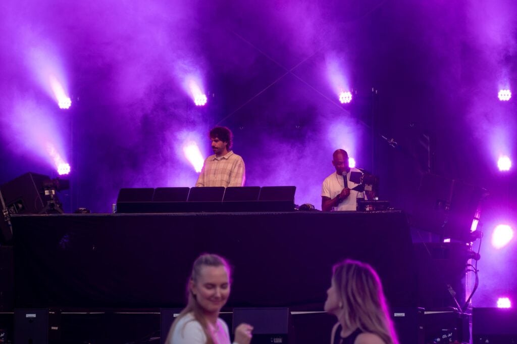 Dag 1 Pinksterfeesten Leek zit erop: kermis op De Tip en feest in het ...