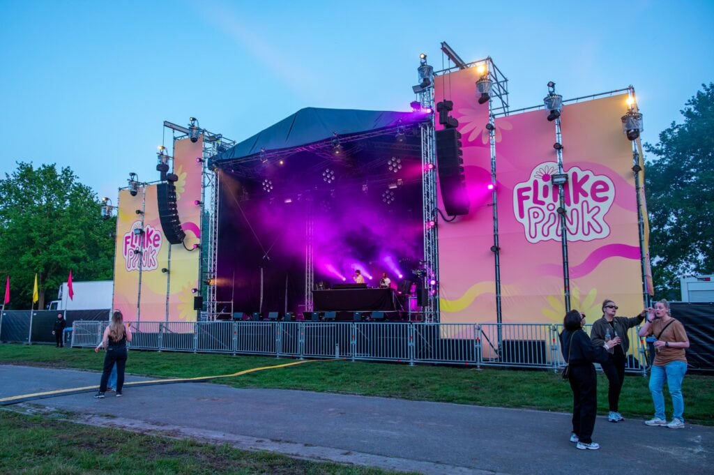 Dag 1 Pinksterfeesten Leek zit erop: kermis op De Tip en feest in het ...